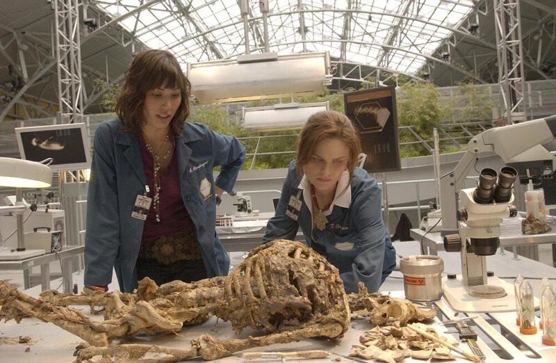 Bones – Die Knochenjägerin S01E01: Die Frau im Teich (Pilot ...