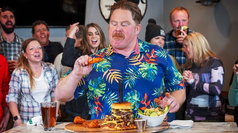 Man vs. Food mit Casey Webb S06E07: Monster-Menü-Burger (Lake Tahoe ...