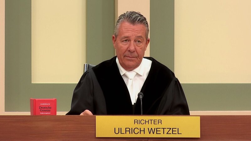 Ulrich Wetzel – Das Strafgericht 234: Streckte Liebestolle genervte ...