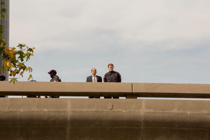 Colony S02E13: Totale Auslieferung (Ronin) – fernsehserien.de