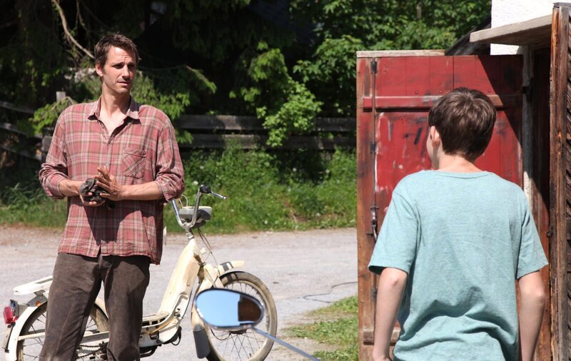 Das Dorf (2014) 2: Ein Geheimnis im Dorf – Schwester und Bruder ...