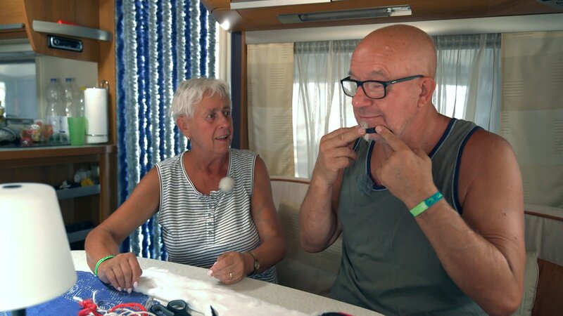 Bella Italia – Camping auf Deutsch S04E07: Bei der Fingerhuth-Clique ...