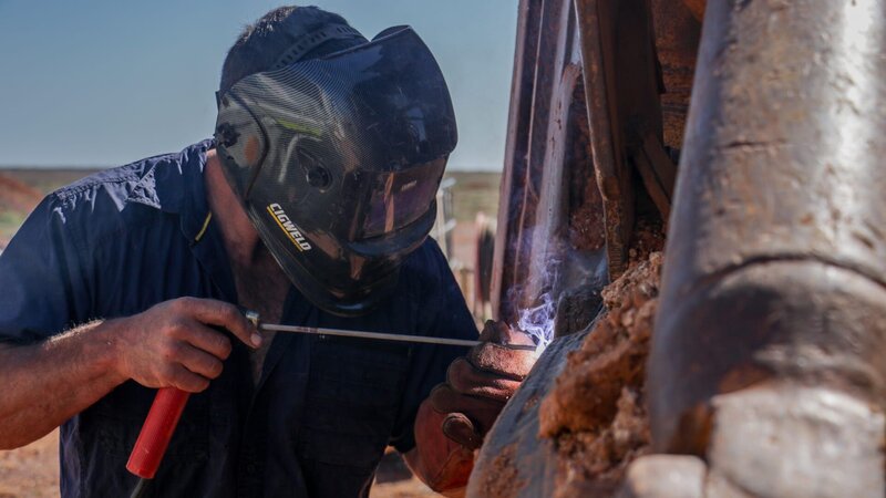 Outback Opal Hunters S07E09: Das Schürfverbot (Red Tape) – fernsehserien.de