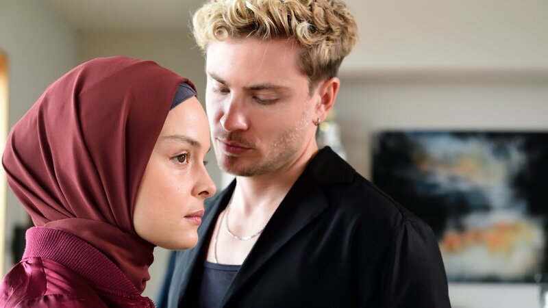 High Stakes 02: Playing Games – fernsehserien.de