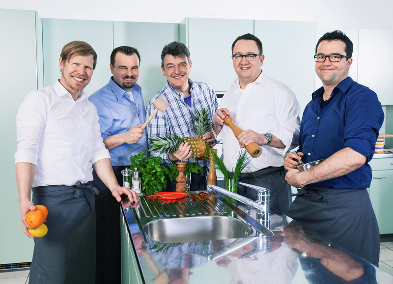 SRF bi de Lüt S01E01: Peter Elser: „Spice up your Life!“ – fernsehserien.de