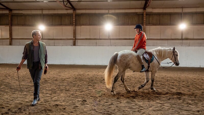 Riding in Darkness Miniserie in 8 Teilen Episodenguide – fernsehserien.de