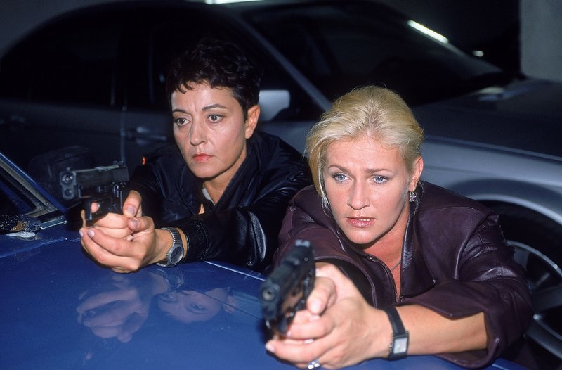 Doppelter Einsatz S08E01: Verraten und verkauft – fernsehserien.de