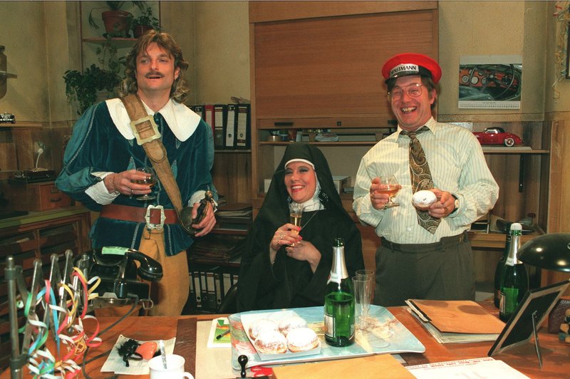 MA 2412 Staffel 1 Episodenguide – fernsehserien.de