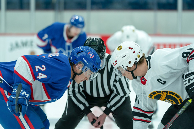 Heated Rivalry streamen – fernsehserien.de