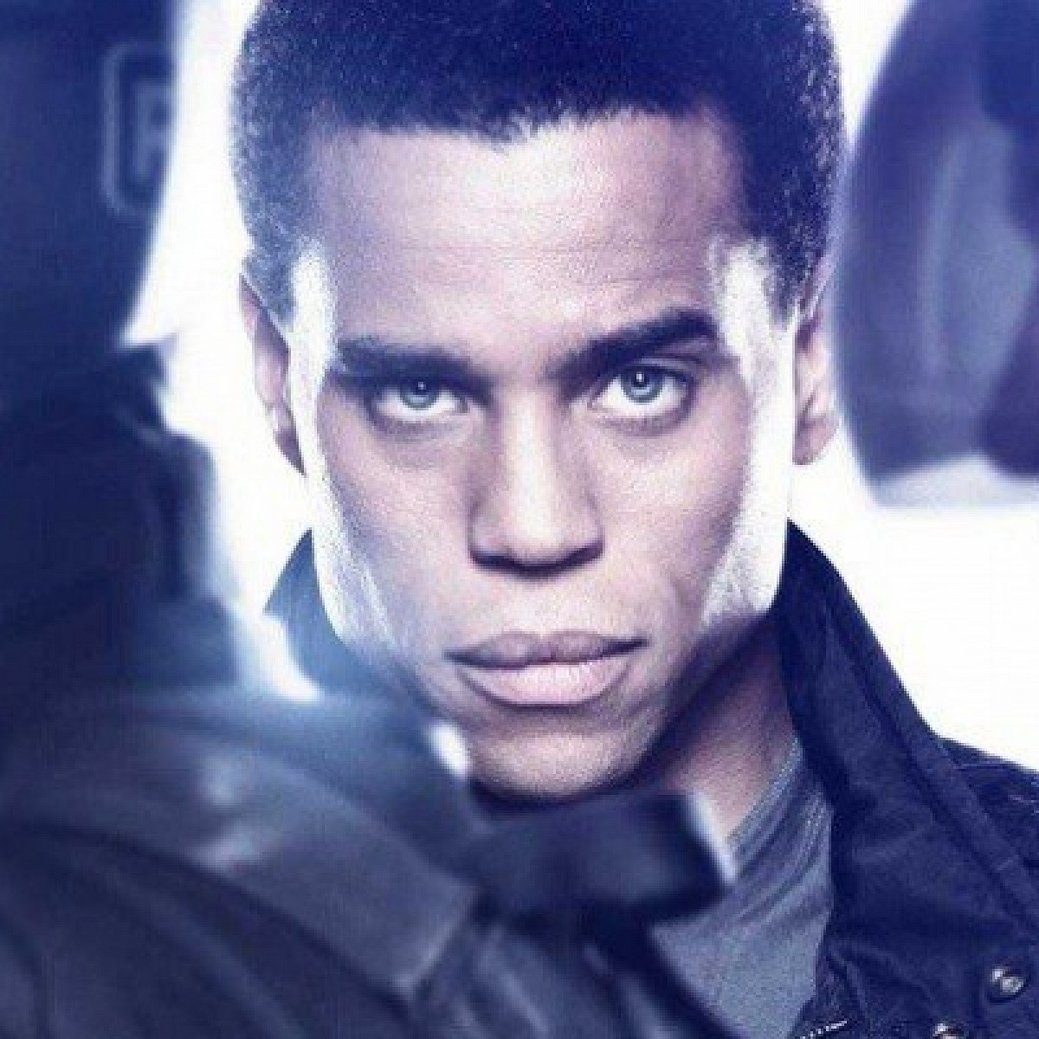 Michael Ealy Uten Overkropp Michael Ealy Fotos Und Bildmaterial In