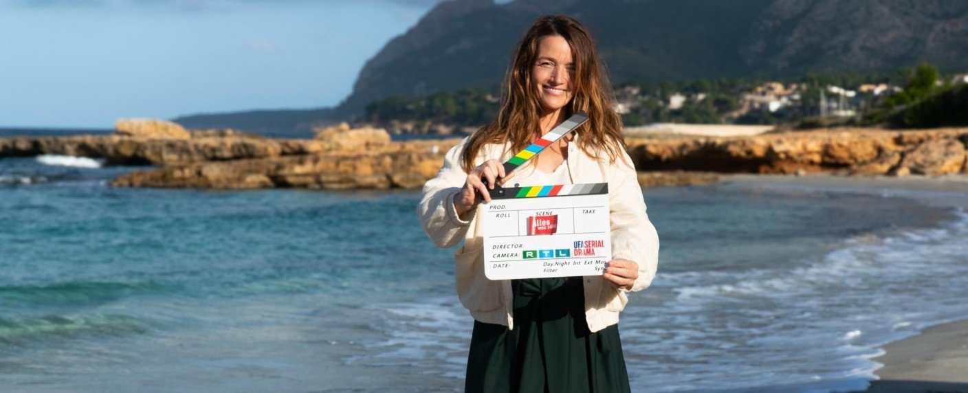 „Alles was zählt“ und Jenny Steinkamp verschlägt es nach Mallorca ...