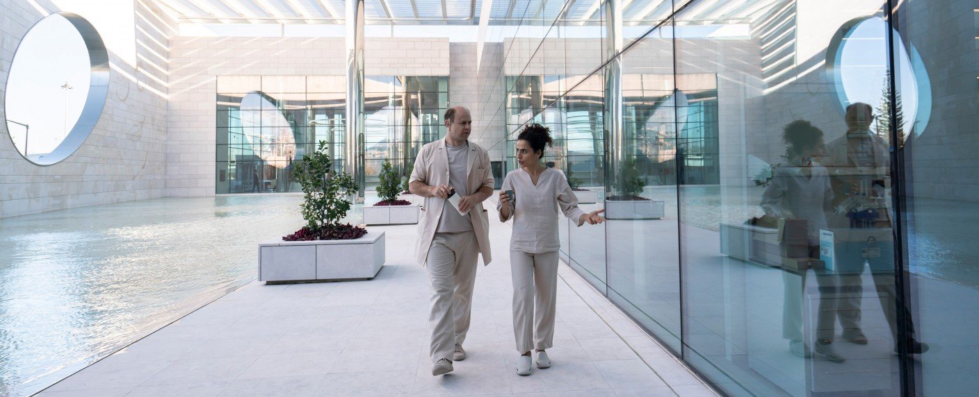 „Charité“: Vierte Staffel spielt im Jahr 2049 – fernsehserien.de