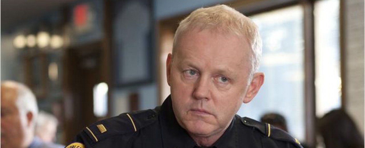 „Outsiders“: David Morse und Joe Anderson in WGA-America-Dramaserie ...