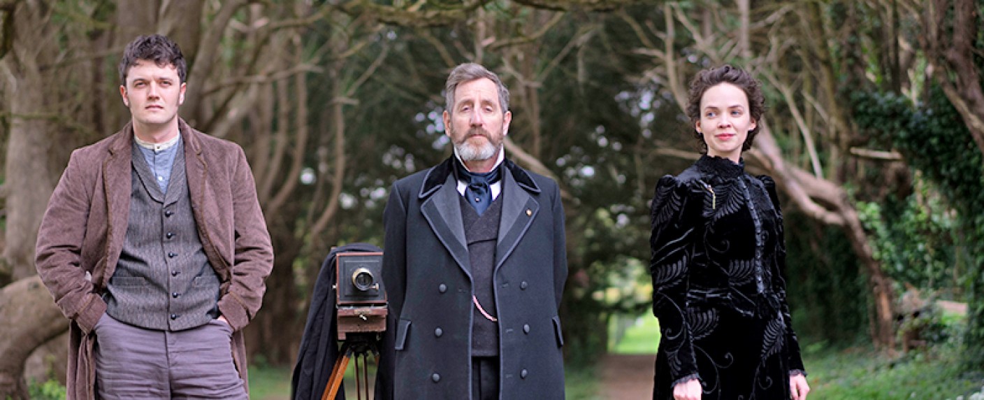 „Dead Still“: Historische Krimi-Dramedy feiert Premiere – fernsehserien.de