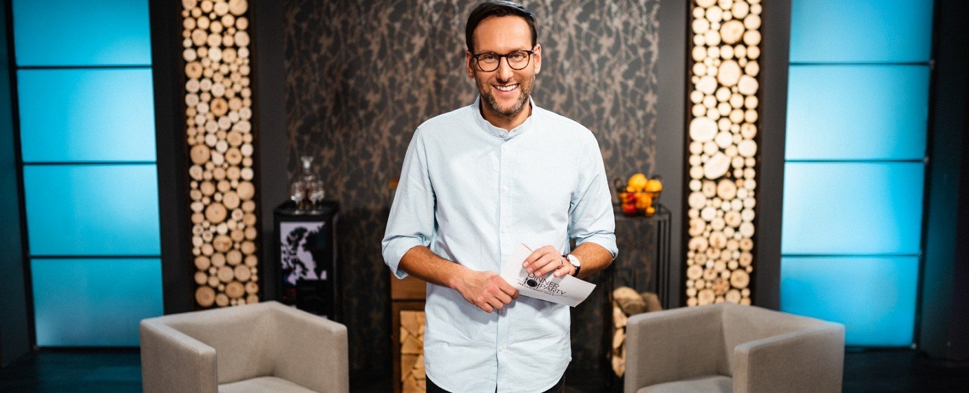 „Dinner Party“: Simon Beeck übernimmt Sat.1-Mitternachtstalk ...