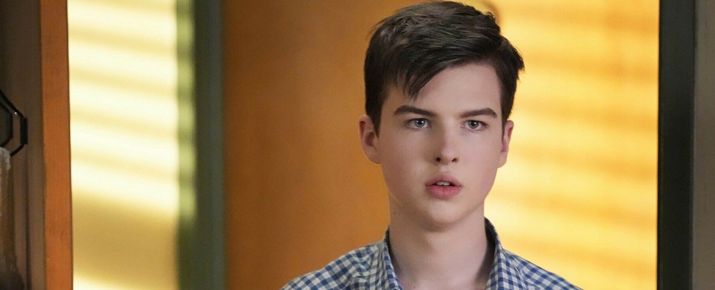 „Young Sheldon“-Star Iain Armitage besucht „Ghosts“ – fernsehserien.de