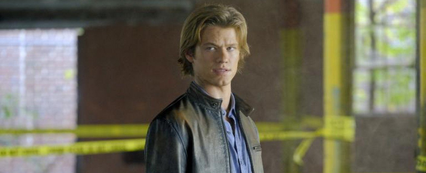 „MacGyver“-Star Lucas Till wirft düsteres Licht auf gefeuerten Peter ...