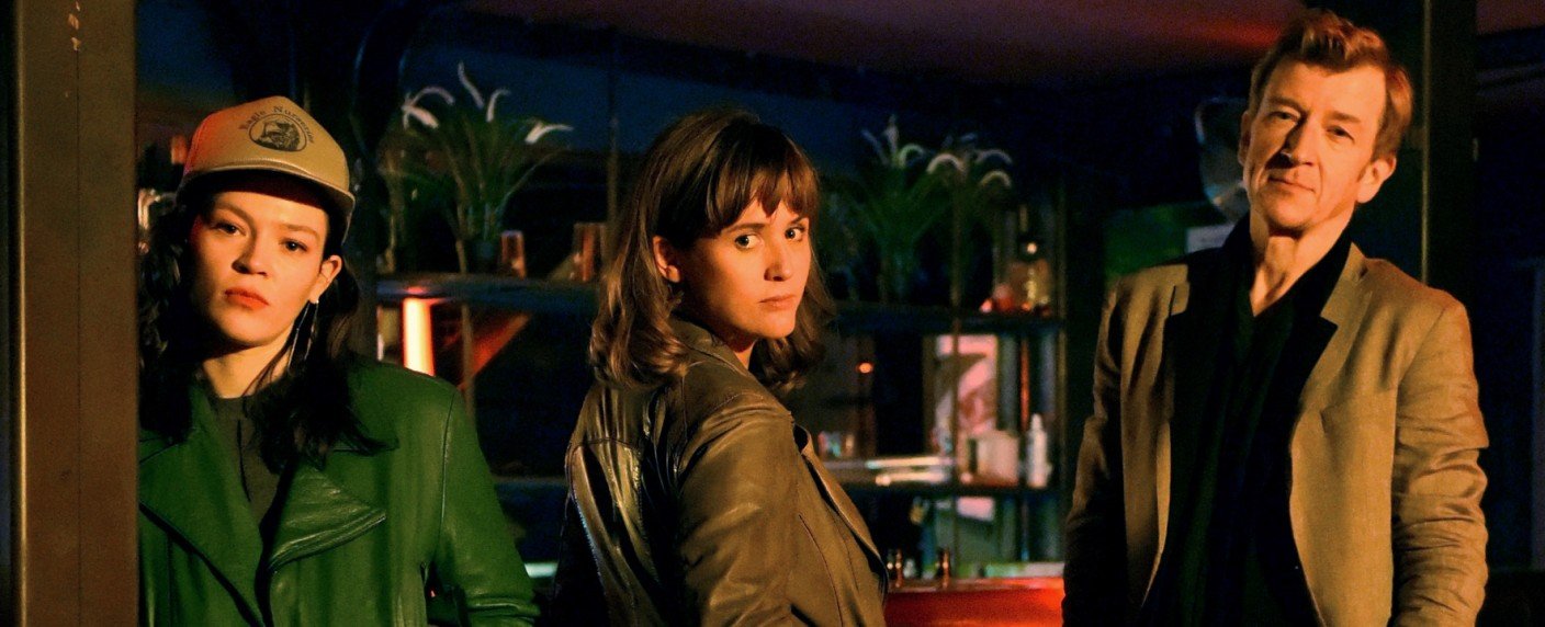 „Vaterland“: Neue ARD-Miniserie mit Jens Albinus, Emily Cox und Paula ...