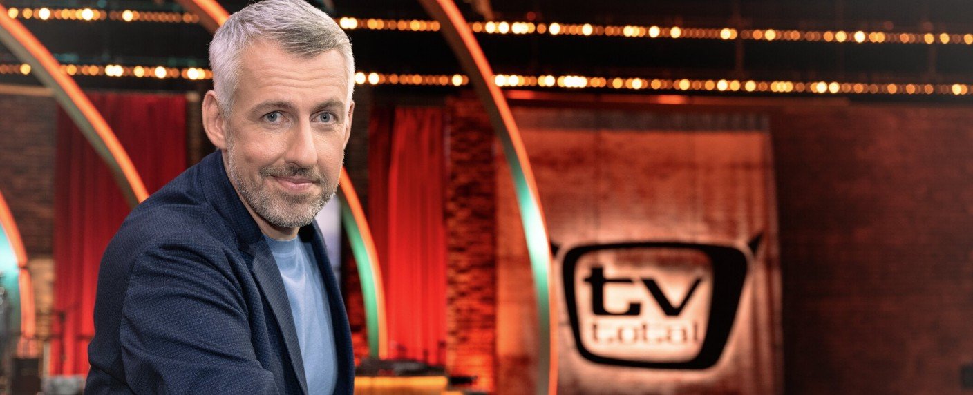 Weihnachts-Special: Pufpaff macht „TV total – Xmas total ...