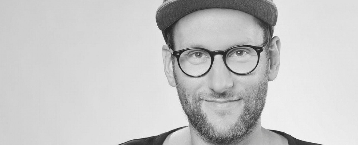 Simon Beeck wird neuer „Dinner Party“-Moderator in Sat.1 – fernsehserien.de